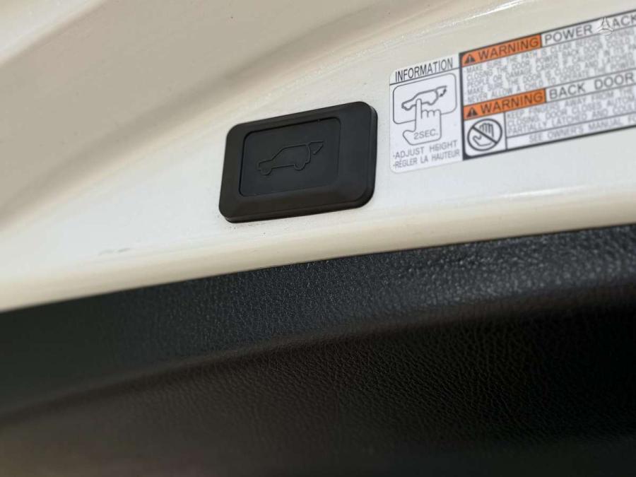 Balts Toyota RAV4 2017 Rīga, ar dzinēja tilpumu 2.49 L un nobraukumu 190 tūkst. km par 17950 €, foto 11 vietnē AUTOMOTO.COM.LV