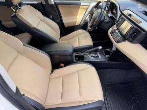 Balts Toyota RAV4 2017 Rīga, ar dzinēja tilpumu 2.49 L un nobraukumu 190 tūkst. km par 17950 €, foto 20 vietnē AUTOMOTO.COM.LV