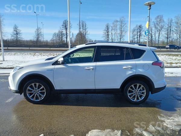 Balts Toyota RAV4 2018 Rīga, ar dzinēja tilpumu 2.50 L un nobraukumu 0 tūkst. km par 7350 €, foto 1 vietnē AUTOMOTO.COM.LV