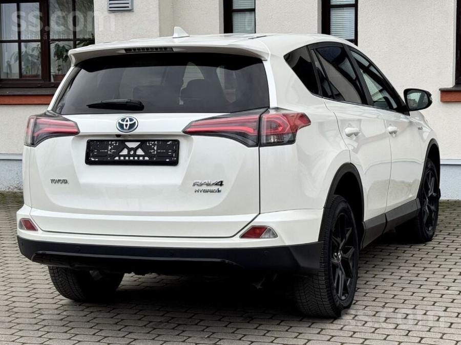 Balts Toyota RAV4 2018 Jelgava, ar dzinēja tilpumu 2.50 L un nobraukumu 59 tūkst. km par 18900 €, foto 3 vietnē AUTOMOTO.COM.LV