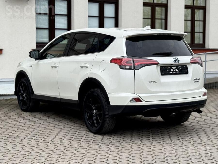 Balts Toyota RAV4 2018 Jelgava, ar dzinēja tilpumu 2.50 L un nobraukumu 59 tūkst. km par 18900 €, foto 8 vietnē AUTOMOTO.COM.LV