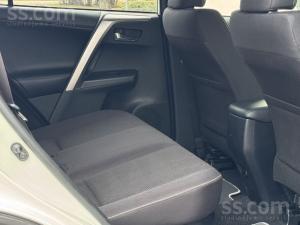 Balts Toyota RAV4 2018 Jelgava, ar dzinēja tilpumu 2.50 L un nobraukumu 59 tūkst. km par 18900 €, foto 19 vietnē AUTOMOTO.COM.LV