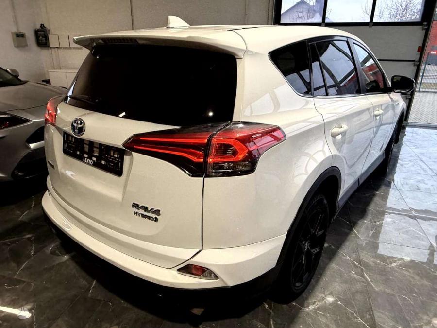 Balts Toyota RAV4 2018 Panevēža, ar dzinēja tilpumu 2.49 L un nobraukumu 287 tūkst. km par 13900 €, foto 3 vietnē AUTOMOTO.COM.LV