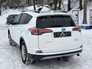 White Toyota RAV4 2018 in Kaunas, with an engine capacity of 2.49 L and mileage of 187 thousand km for 16950 €, photo 2 on AUTOMOTO.COM.LV