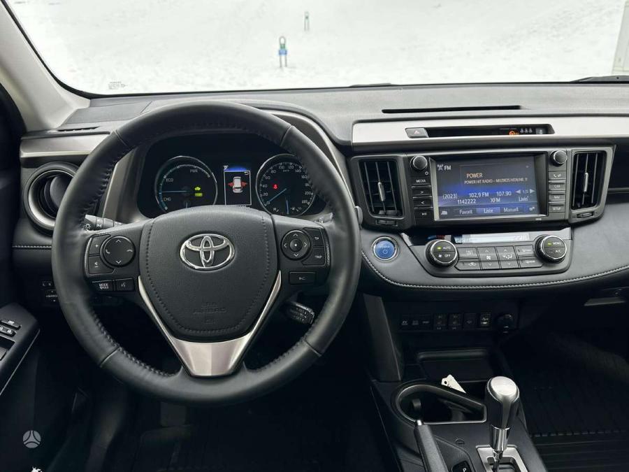 White Toyota RAV4 2018 in Kaunas, with an engine capacity of 2.49 L and mileage of 187 thousand km for 16950 €, photo 3 on AUTOMOTO.COM.LV