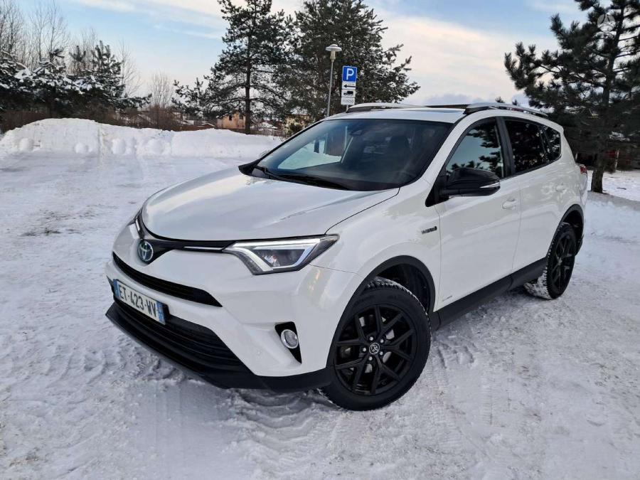 Balts Toyota RAV4 2018 Panevēža, ar dzinēja tilpumu 2.49 L un nobraukumu 105 tūkst. km par 16900 €, foto 4 vietnē AUTOMOTO.COM.LV