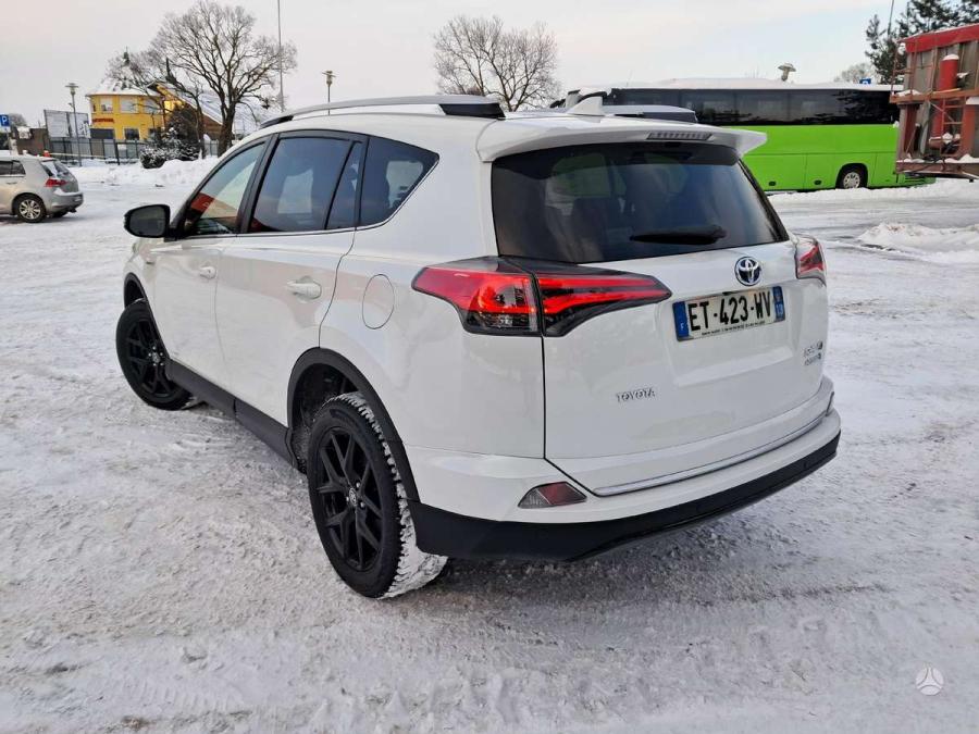 Balts Toyota RAV4 2018 Panevēža, ar dzinēja tilpumu 2.49 L un nobraukumu 105 tūkst. km par 16900 €, foto 7 vietnē AUTOMOTO.COM.LV