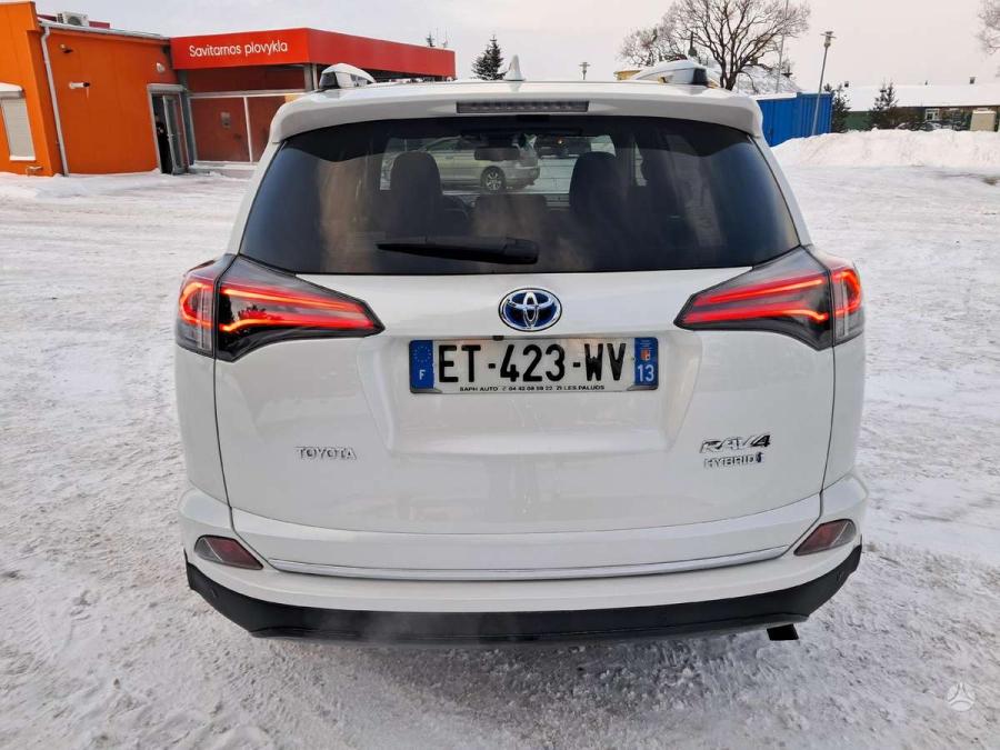 Balts Toyota RAV4 2018 Panevēža, ar dzinēja tilpumu 2.49 L un nobraukumu 105 tūkst. km par 16900 €, foto 8 vietnē AUTOMOTO.COM.LV