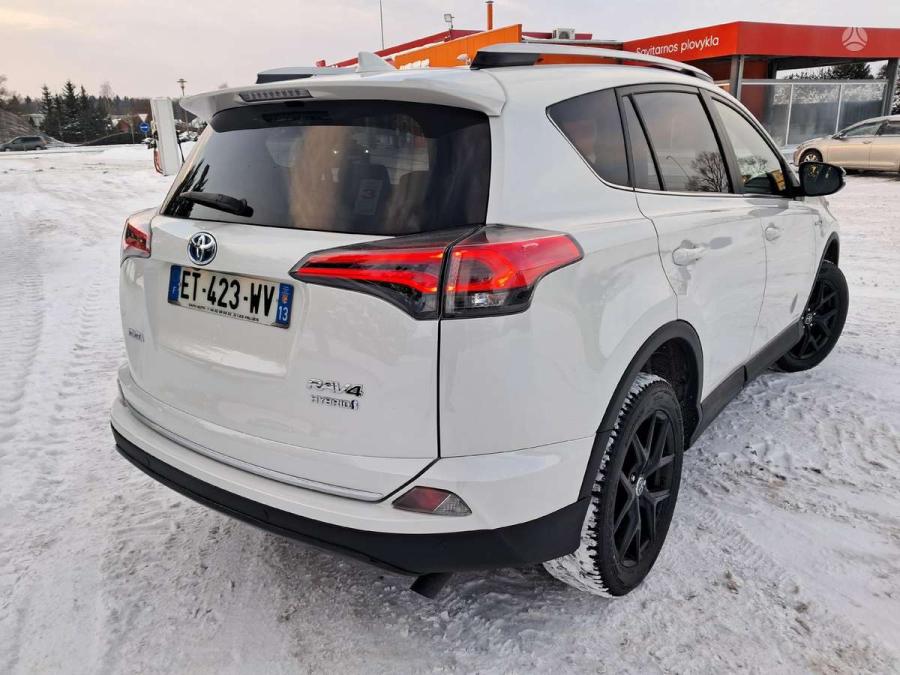 Balts Toyota RAV4 2018 Panevēža, ar dzinēja tilpumu 2.49 L un nobraukumu 105 tūkst. km par 16900 €, foto 9 vietnē AUTOMOTO.COM.LV