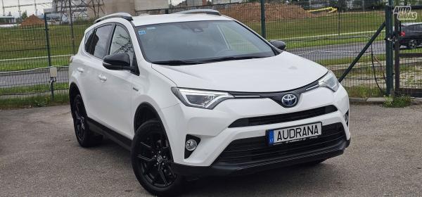 White Toyota RAV4 2018 in Kaunas, with an engine capacity of 2.50 L and mileage of 175 thousand km for 16950 €, photo 1 on AUTOMOTO.COM.LV