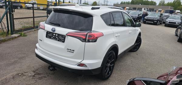 White Toyota RAV4 2018 in Kaunas, with an engine capacity of 2.50 L and mileage of 175 thousand km for 16950 €, photo 4 on AUTOMOTO.COM.LV