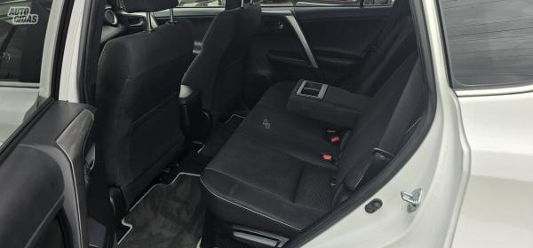 White Toyota RAV4 2018 in Kaunas, with an engine capacity of 2.50 L and mileage of 175 thousand km for 16950 €, photo 7 on AUTOMOTO.COM.LV