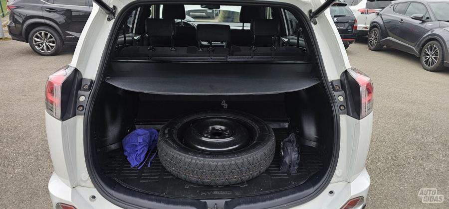 White Toyota RAV4 2018 in Kaunas, with an engine capacity of 2.50 L and mileage of 175 thousand km for 16950 €, photo 11 on AUTOMOTO.COM.LV