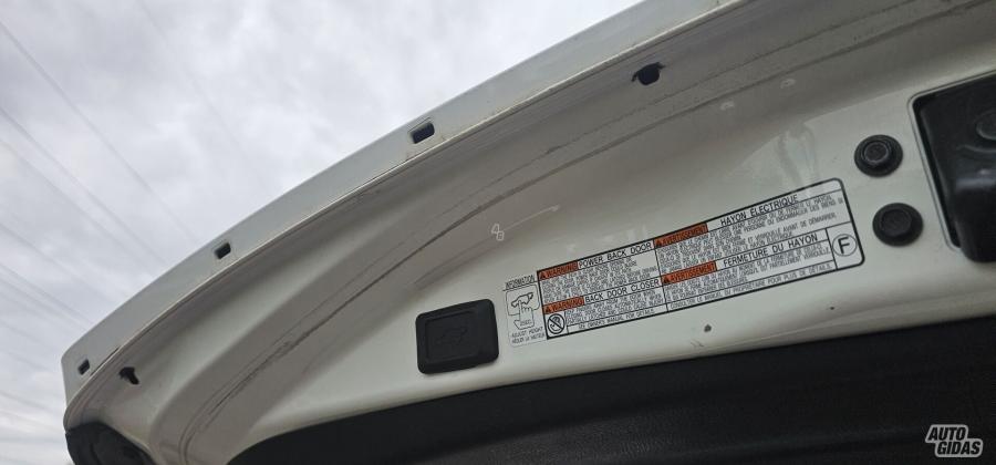 White Toyota RAV4 2018 in Kaunas, with an engine capacity of 2.50 L and mileage of 175 thousand km for 16950 €, photo 12 on AUTOMOTO.COM.LV