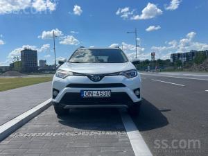 Белый Тойота РАВ 4 2018 в Рига, объемом двигателя 2.50 л и пробегом 138 тыс. км за 18300 €, фото 3 на AUTOMOTO.COM.LV