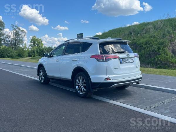 Balts Toyota RAV4 2018 Rīga, ar dzinēja tilpumu 2.50 L un nobraukumu 138 tūkst. km par 18300 €, foto 7 vietnē AUTOMOTO.COM.LV