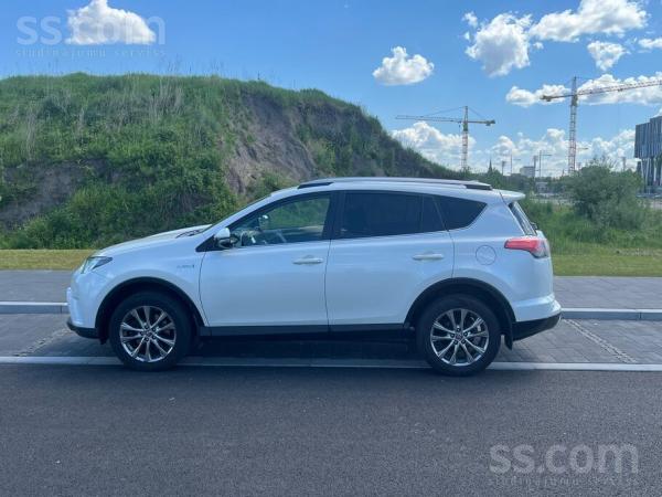Balts Toyota RAV4 2018 Rīga, ar dzinēja tilpumu 2.50 L un nobraukumu 138 tūkst. km par 18300 €, foto 8 vietnē AUTOMOTO.COM.LV