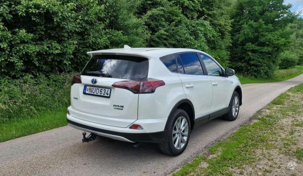 Balts Toyota RAV4 2018 Kauņa, ar dzinēja tilpumu 2.49 L un nobraukumu 249 tūkst. km par 13900 €, foto 2 vietnē AUTOMOTO.COM.LV