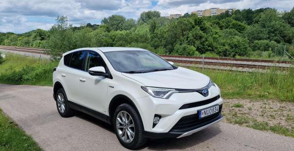 Balts Toyota RAV4 2018 Kauņa, ar dzinēja tilpumu 2.49 L un nobraukumu 249 tūkst. km par 13900 €, foto 3 vietnē AUTOMOTO.COM.LV