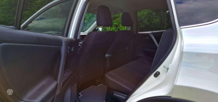 Balts Toyota RAV4 2018 Kauņa, ar dzinēja tilpumu 2.49 L un nobraukumu 249 tūkst. km par 13900 €, foto 9 vietnē AUTOMOTO.COM.LV