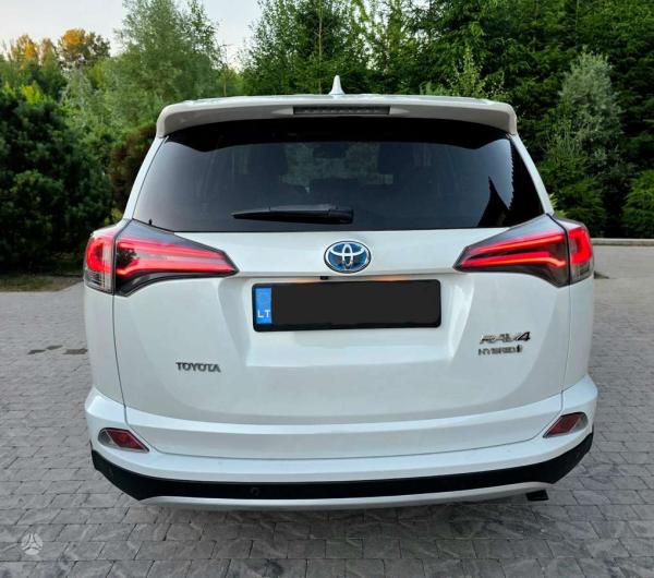Balts Toyota RAV4 2018 Utena, ar dzinēja tilpumu 2.49 L un nobraukumu 106 tūkst. km par 17200 €, foto 6 vietnē AUTOMOTO.COM.LV