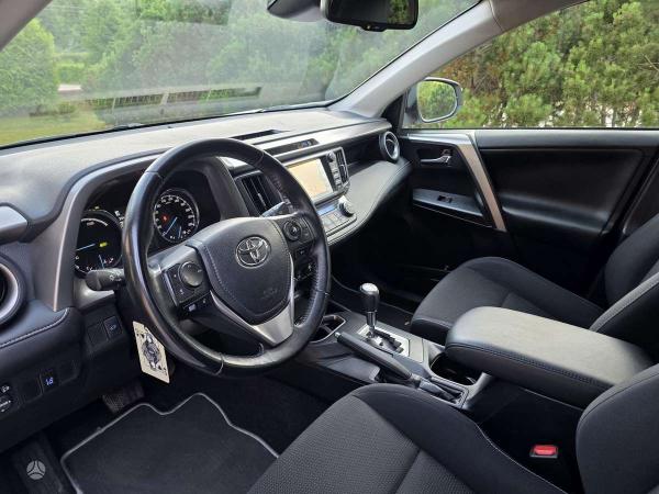 Balts Toyota RAV4 2018 Utena, ar dzinēja tilpumu 2.49 L un nobraukumu 106 tūkst. km par 17200 €, foto 7 vietnē AUTOMOTO.COM.LV