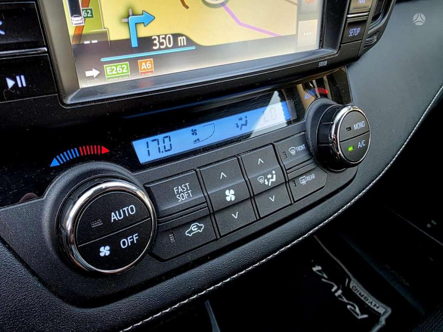Белый Тойота РАВ 4 2018 в Утена, объемом двигателя 2.49 л и пробегом 106 тыс. км за 17200 €, фото 15 на AUTOMOTO.COM.LV