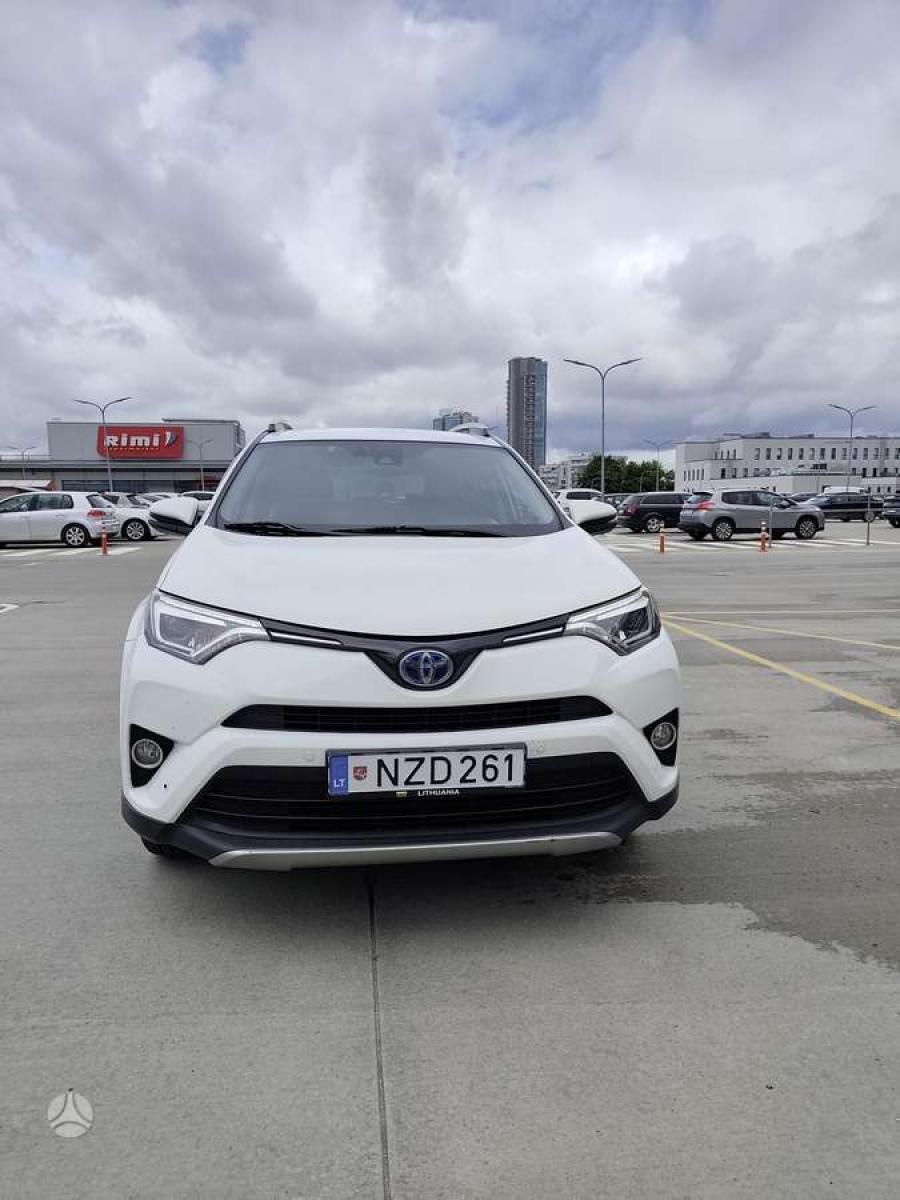 Balts Toyota RAV4 2018 Viļņa, ar dzinēja tilpumu 2.49 L un nobraukumu 338 tūkst. km par 12399 €, foto 1 vietnē AUTOMOTO.COM.LV