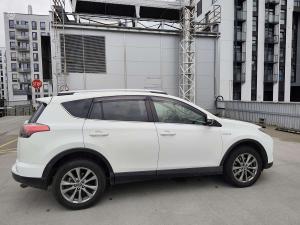 Balts Toyota RAV4 2018 Viļņa, ar dzinēja tilpumu 2.49 L un nobraukumu 338 tūkst. km par 12399 €, foto 3 vietnē AUTOMOTO.COM.LV