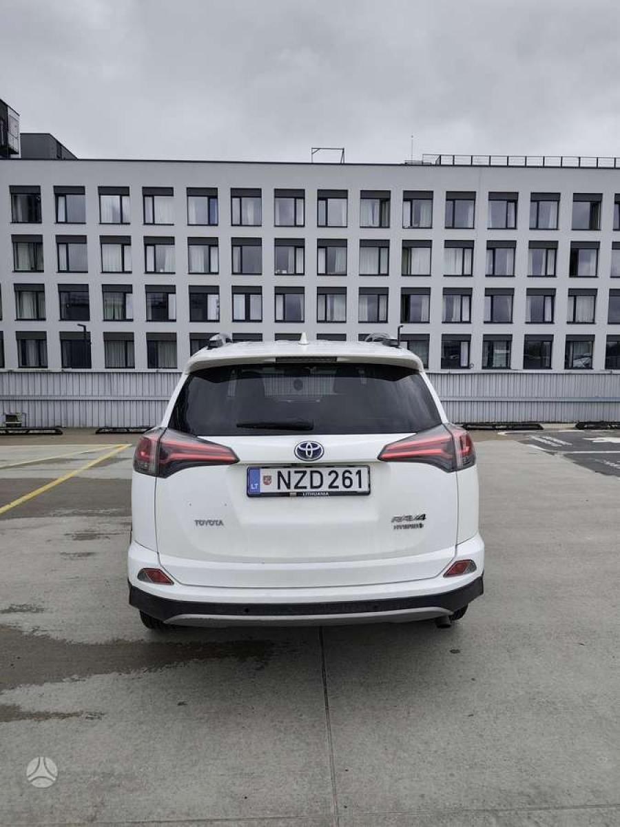 Balts Toyota RAV4 2018 Viļņa, ar dzinēja tilpumu 2.49 L un nobraukumu 338 tūkst. km par 12399 €, foto 4 vietnē AUTOMOTO.COM.LV