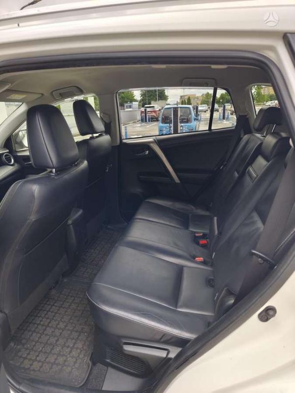 Balts Toyota RAV4 2018 Viļņa, ar dzinēja tilpumu 2.49 L un nobraukumu 338 tūkst. km par 12399 €, foto 6 vietnē AUTOMOTO.COM.LV