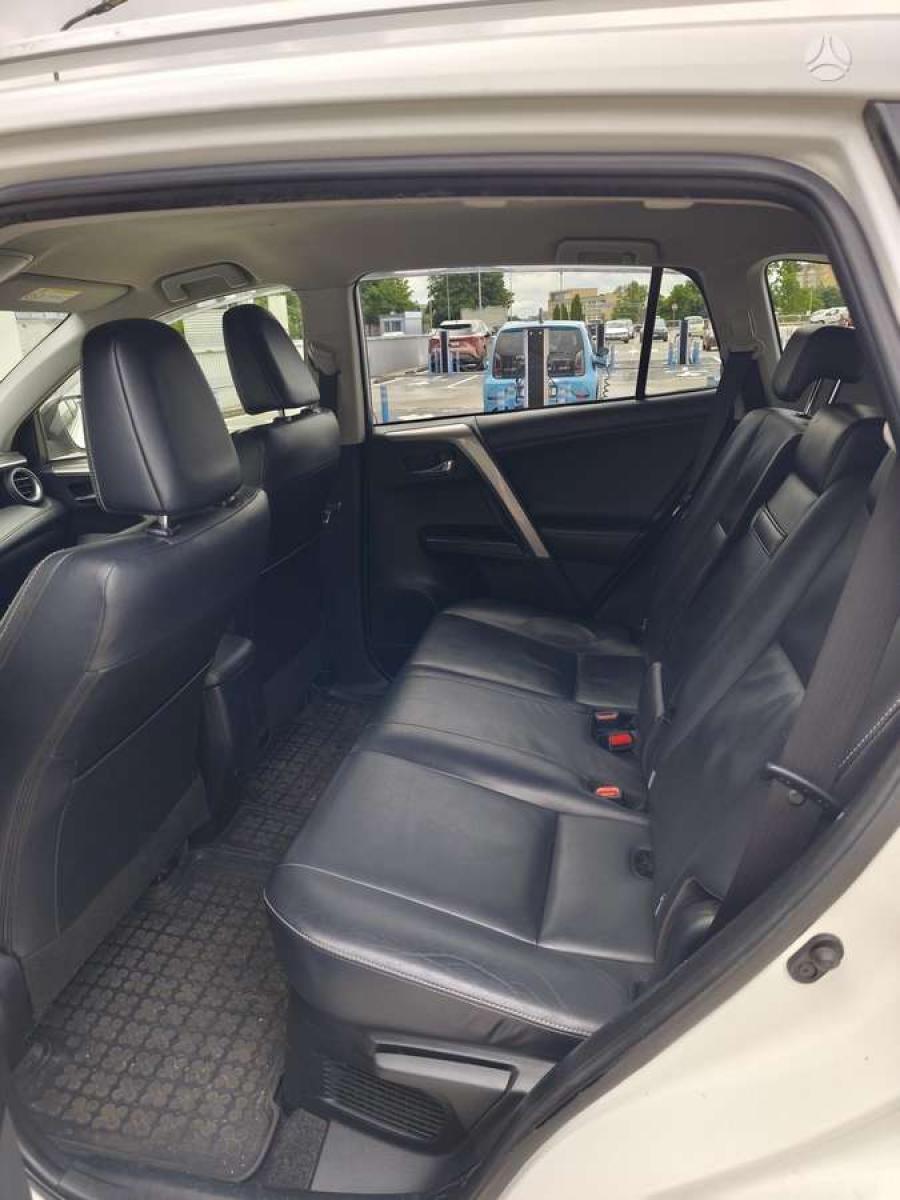 Balts Toyota RAV4 2018 Viļņa, ar dzinēja tilpumu 2.49 L un nobraukumu 338 tūkst. km par 12399 €, foto 7 vietnē AUTOMOTO.COM.LV