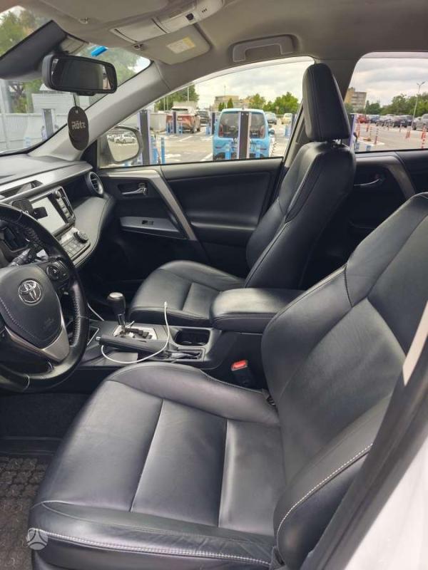 Balts Toyota RAV4 2018 Viļņa, ar dzinēja tilpumu 2.49 L un nobraukumu 338 tūkst. km par 12399 €, foto 7 vietnē AUTOMOTO.COM.LV