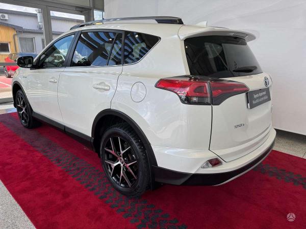 Balts Toyota RAV4 2018 Šauļi, ar dzinēja tilpumu 2.49 L un nobraukumu 68 tūkst. km par 21900 €, foto 4 vietnē AUTOMOTO.COM.LV
