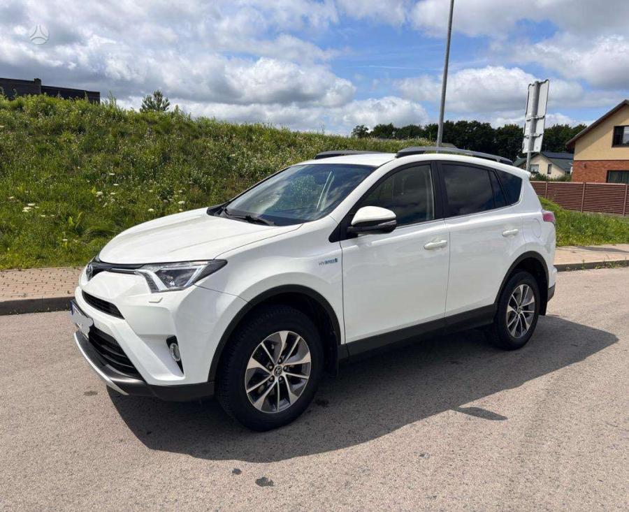 Balts Toyota RAV4 2018 Kauņa, ar dzinēja tilpumu 2.49 L un nobraukumu 125 tūkst. km par 17500 €, foto 1 vietnē AUTOMOTO.COM.LV