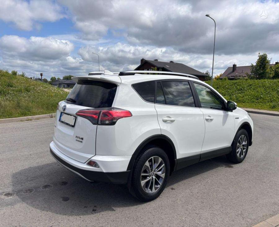 Balts Toyota RAV4 2018 Kauņa, ar dzinēja tilpumu 2.49 L un nobraukumu 125 tūkst. km par 17500 €, foto 5 vietnē AUTOMOTO.COM.LV