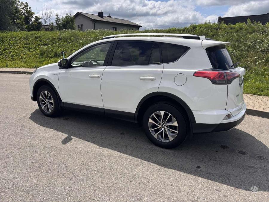 Balts Toyota RAV4 2018 Kauņa, ar dzinēja tilpumu 2.49 L un nobraukumu 125 tūkst. km par 17500 €, foto 7 vietnē AUTOMOTO.COM.LV