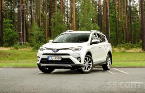 Balts Toyota RAV4 2018 Rīga, ar dzinēja tilpumu 2.50 L un nobraukumu 89 tūkst. km par 23890 €, foto  vietnē AUTOMOTO.COM.LV