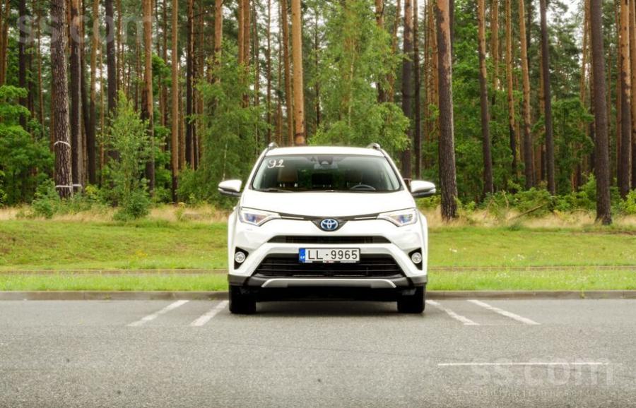 Balts Toyota RAV4 2018 Rīga, ar dzinēja tilpumu 2.50 L un nobraukumu 89 tūkst. km par 23890 €, foto 4 vietnē AUTOMOTO.COM.LV