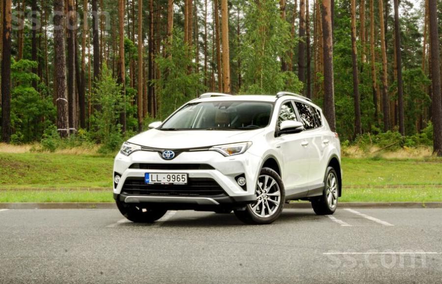 Balts Toyota RAV4 2018 Rīga, ar dzinēja tilpumu 2.50 L un nobraukumu 89 tūkst. km par 23890 €, foto 5 vietnē AUTOMOTO.COM.LV
