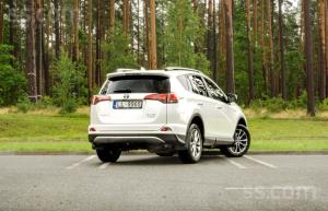 Balts Toyota RAV4 2018 Rīga, ar dzinēja tilpumu 2.50 L un nobraukumu 89 tūkst. km par 23890 €, foto 7 vietnē AUTOMOTO.COM.LV