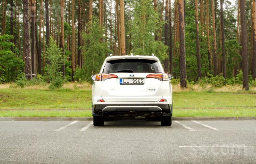 Balts Toyota RAV4 2018 Rīga, ar dzinēja tilpumu 2.50 L un nobraukumu 89 tūkst. km par 23890 €, foto 8 vietnē AUTOMOTO.COM.LV