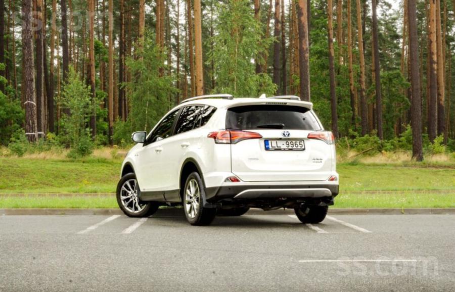 Balts Toyota RAV4 2018 Rīga, ar dzinēja tilpumu 2.50 L un nobraukumu 89 tūkst. km par 23890 €, foto 9 vietnē AUTOMOTO.COM.LV