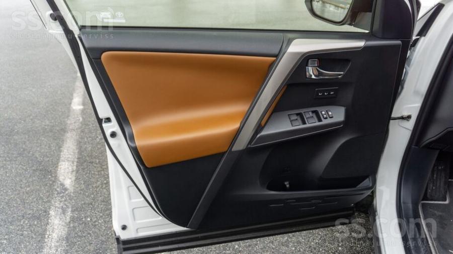 Balts Toyota RAV4 2018 Rīga, ar dzinēja tilpumu 2.50 L un nobraukumu 89 tūkst. km par 23890 €, foto 26 vietnē AUTOMOTO.COM.LV