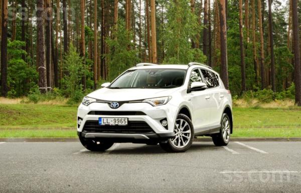 Balts Toyota RAV4 2018 Rīga, ar dzinēja tilpumu 2.50 L un nobraukumu 89 tūkst. km par 21990 €, foto 1 vietnē AUTOMOTO.COM.LV