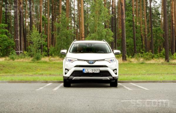 Balts Toyota RAV4 2018 Rīga, ar dzinēja tilpumu 2.50 L un nobraukumu 89 tūkst. km par 21990 €, foto 3 vietnē AUTOMOTO.COM.LV