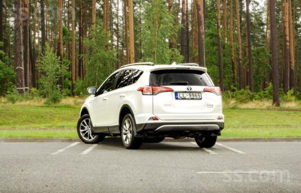 Balts Toyota RAV4 2018 Rīga, ar dzinēja tilpumu 2.50 L un nobraukumu 89 tūkst. km par 21990 €, foto 7 vietnē AUTOMOTO.COM.LV