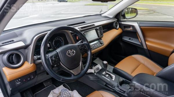 Balts Toyota RAV4 2018 Rīga, ar dzinēja tilpumu 2.50 L un nobraukumu 89 tūkst. km par 21990 €, foto 9 vietnē AUTOMOTO.COM.LV