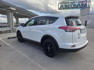 White Toyota RAV4 2018 in Vilnius, with an engine capacity of 2.49 L and mileage of 173 thousand km for 17500 €, photo 6 on AUTOMOTO.COM.LV