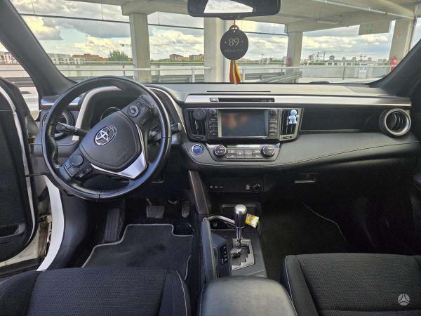 Balts Toyota RAV4 2018 Viļņa, ar dzinēja tilpumu 2.49 L un nobraukumu 173 tūkst. km par 17500 €, foto 8 vietnē AUTOMOTO.COM.LV